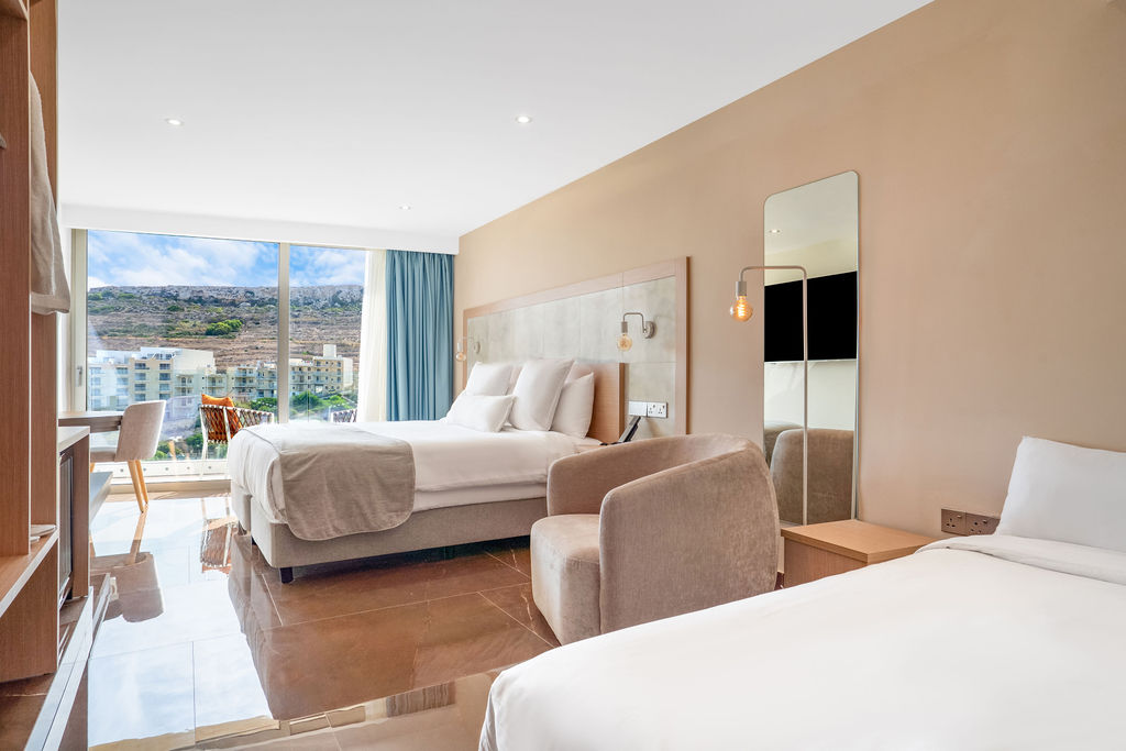Deluxe Triple Room with View - Reef Hotel Gozo